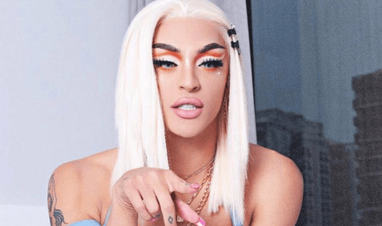 Pabllo Vittar posa de biquíni preto e mostra corpo escultural Pabllo Vittar posa de biquíni preto e mostra corpo escultural